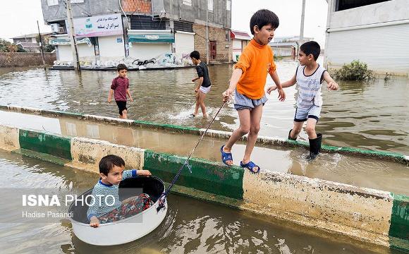 In Pictures, 44 Days After The Flood: Children Near Contaminated Water ...
